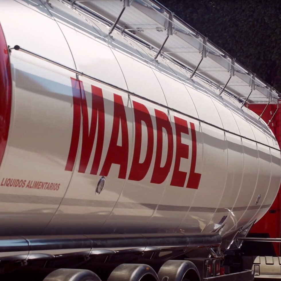 Transporte de Agua | Camiones cisternas especializados | Maddel